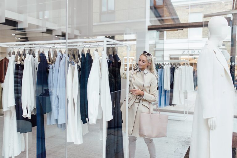 The Savvy Girls Guide to Shopping - Fashion Mumblr