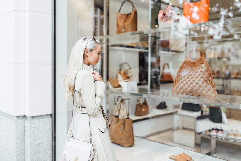 The Savvy Girls Guide to Shopping - Fashion Mumblr
