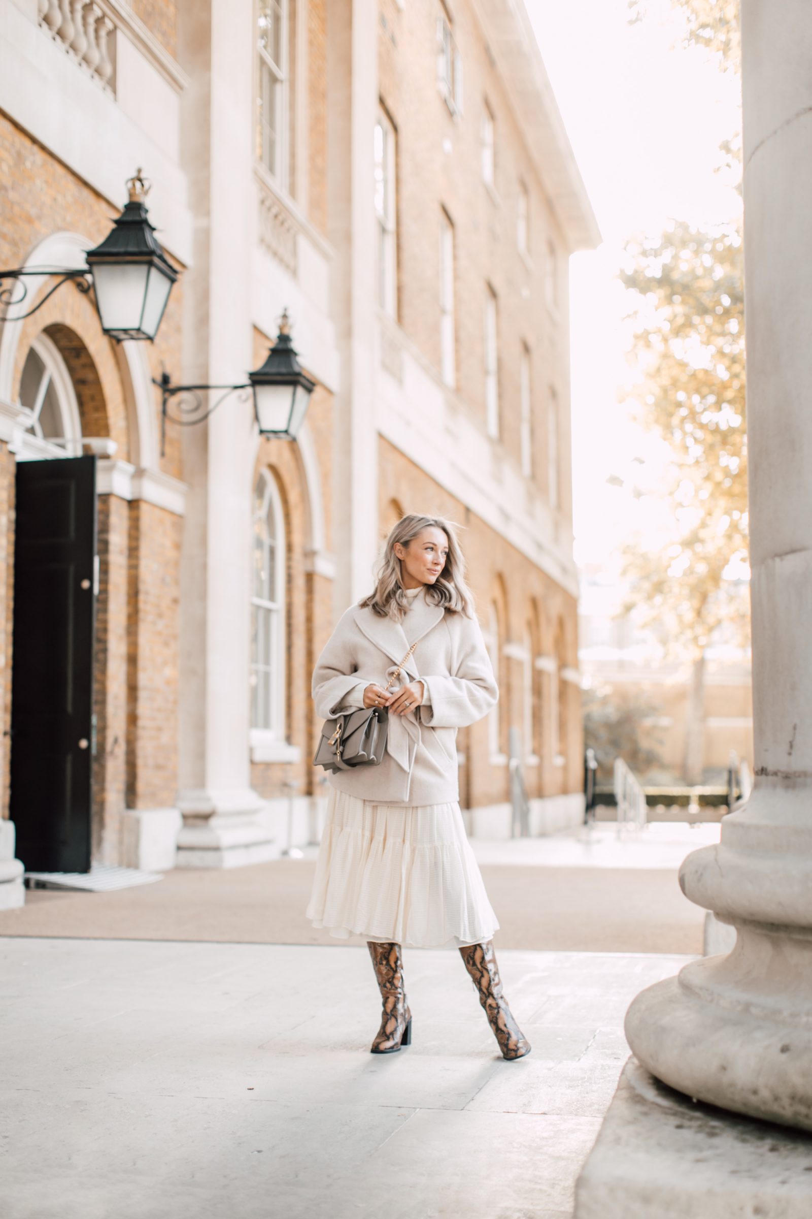 How to wear White in Winter - Fashion Mumblr