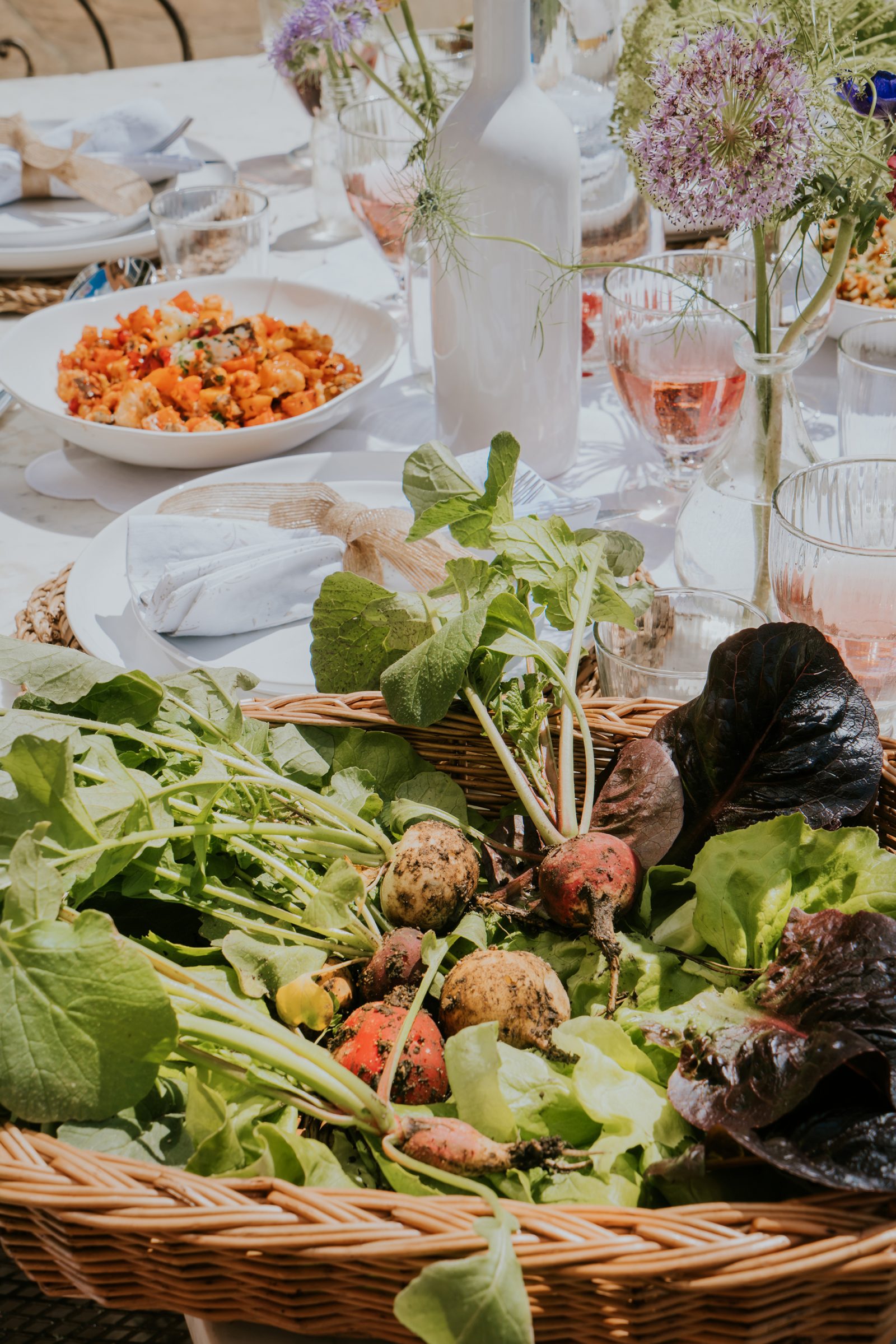 How To Create the Perfect Summer Tablescape - Fashion Mumblr