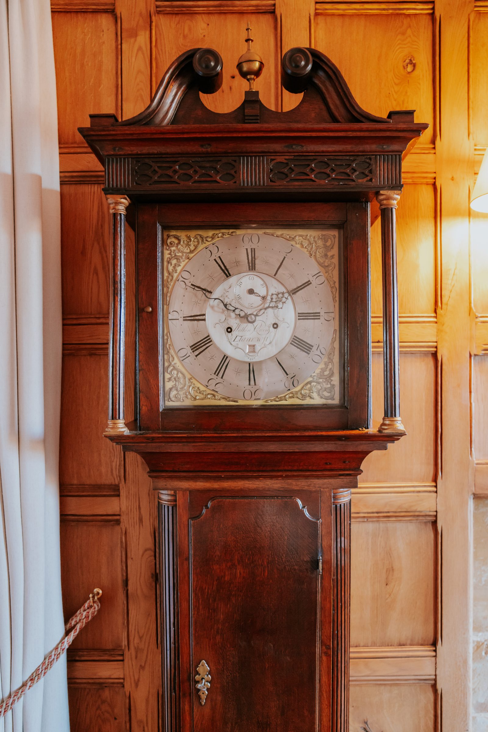 Charlie's Online Antiques Black Book - Fashion Mumblr